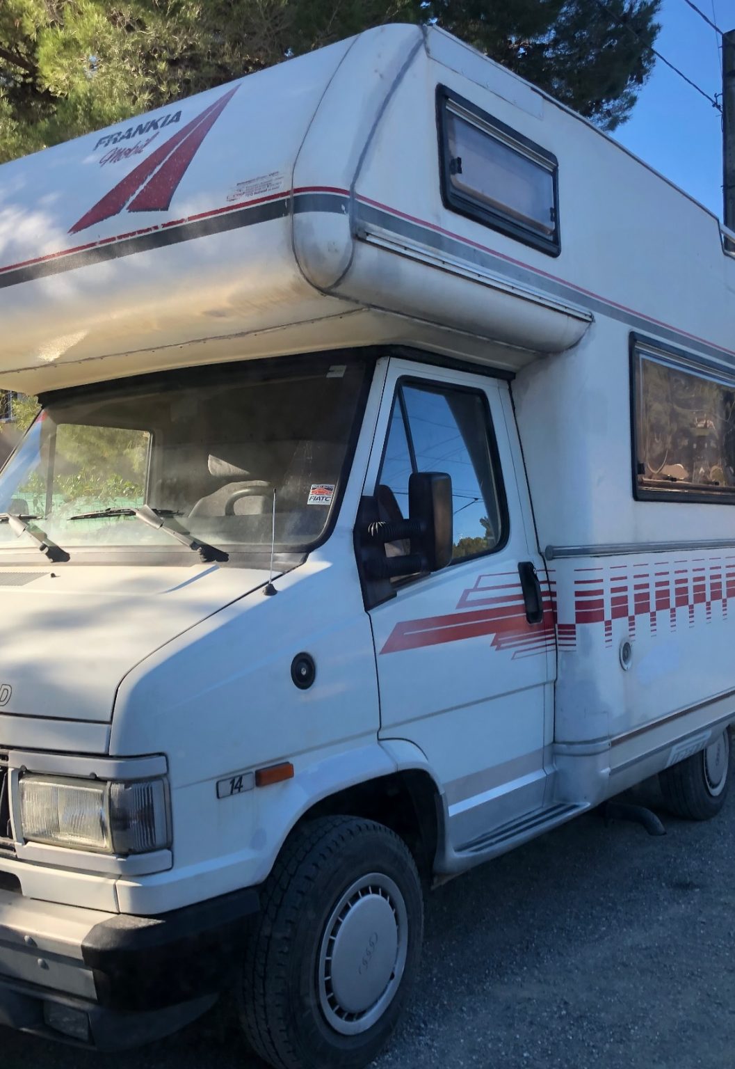 Página Azul y Vanlife: Cómo financia su vida en camper